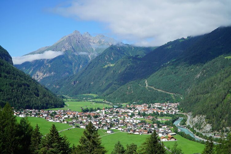 Hin über d'Alm - Spiss - Steil, steiler, ganz hoch droben - Servus