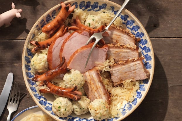 Bauernschmaus mit Sauerkraut und Semmelknödel - 2:30 h - Rezept - Servus