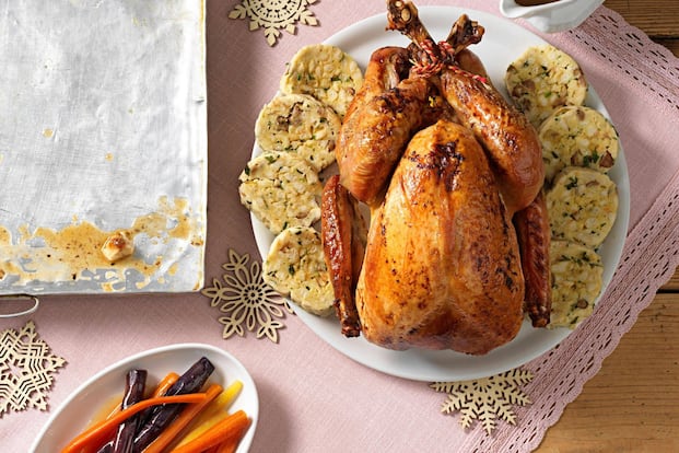 Truthahn mit Maroni-Serviettenknödel und Karotten - 4:30 h - Rezept ...