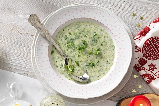 Petersiliensuppe mit Petersilwurzel - 0:35 h - Rezept - Servus