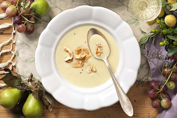 Selleriesuppe mit Anisbusserln - 0:35 h - Rezept - Servus