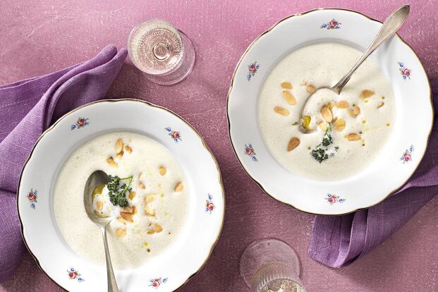 Petersilwurzelsuppe mit Mandeln - 0:25 h - Rezept - Servus